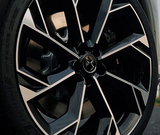 DS 7 PLUG-IN HYBRID AWD 360 PERFORMANCE | Premium hybride SUV | DS ...